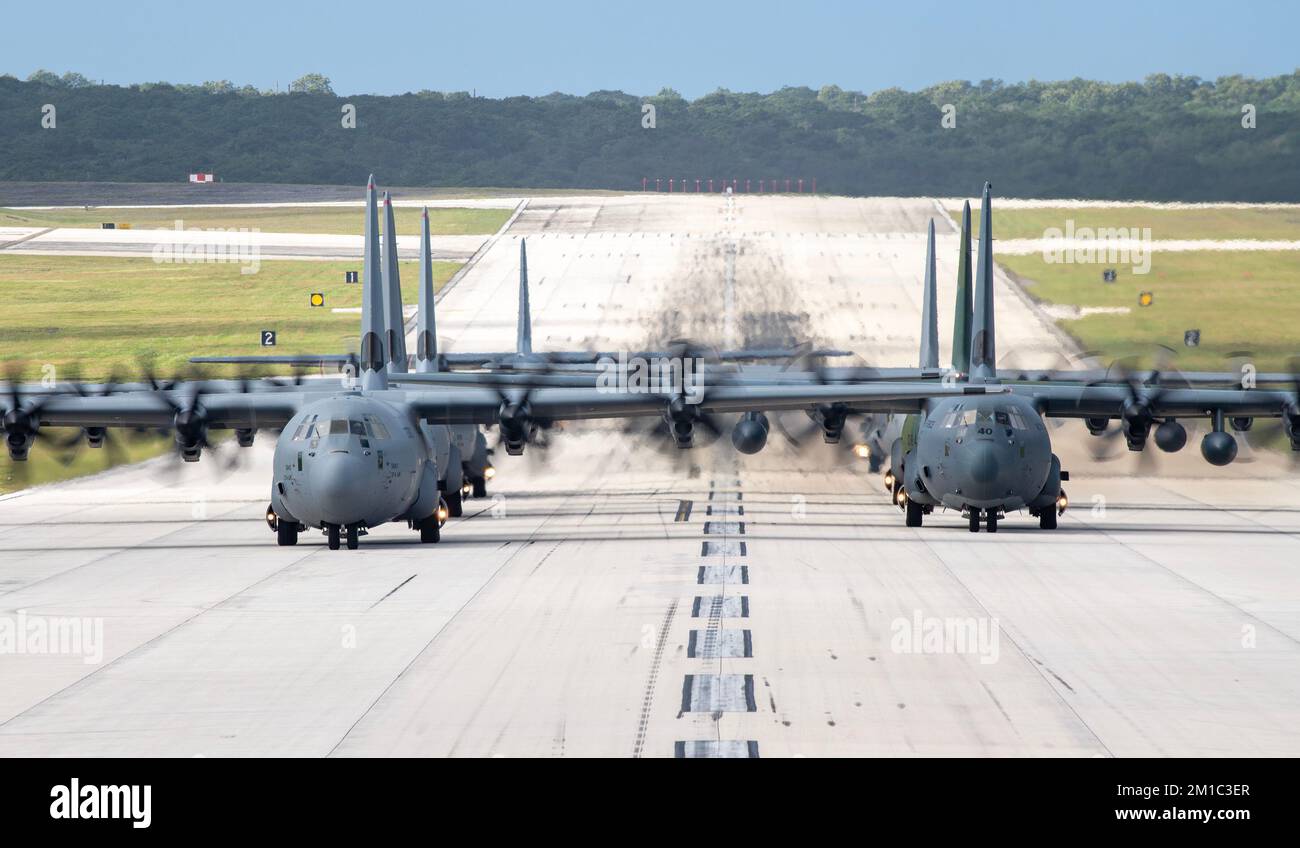 A Japan Air Self-Defense Force C-130H Hercules assigned to the 401st ...