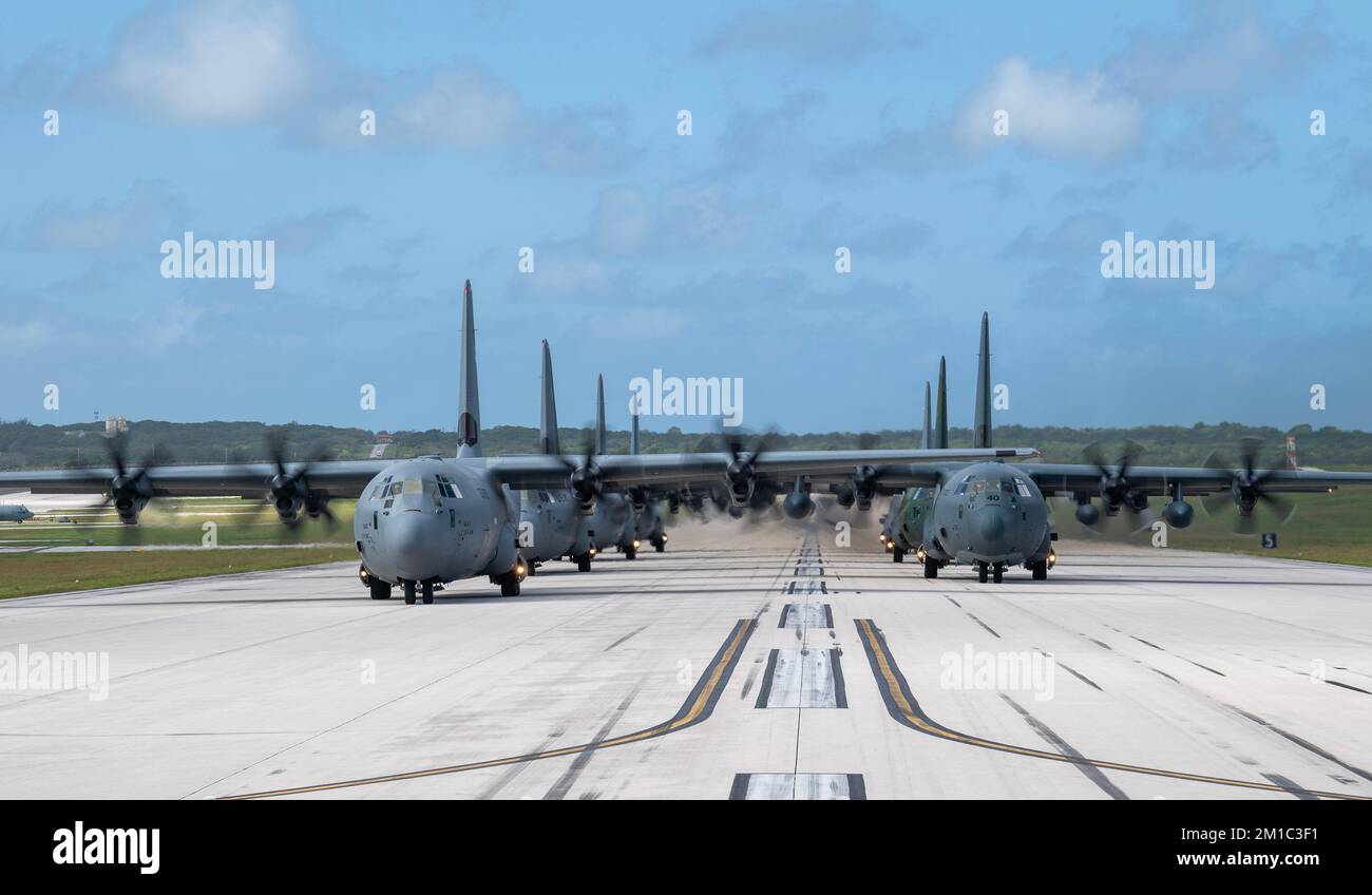 A Japan Air Self-Defense Force C-130H Hercules assigned to the 401st ...