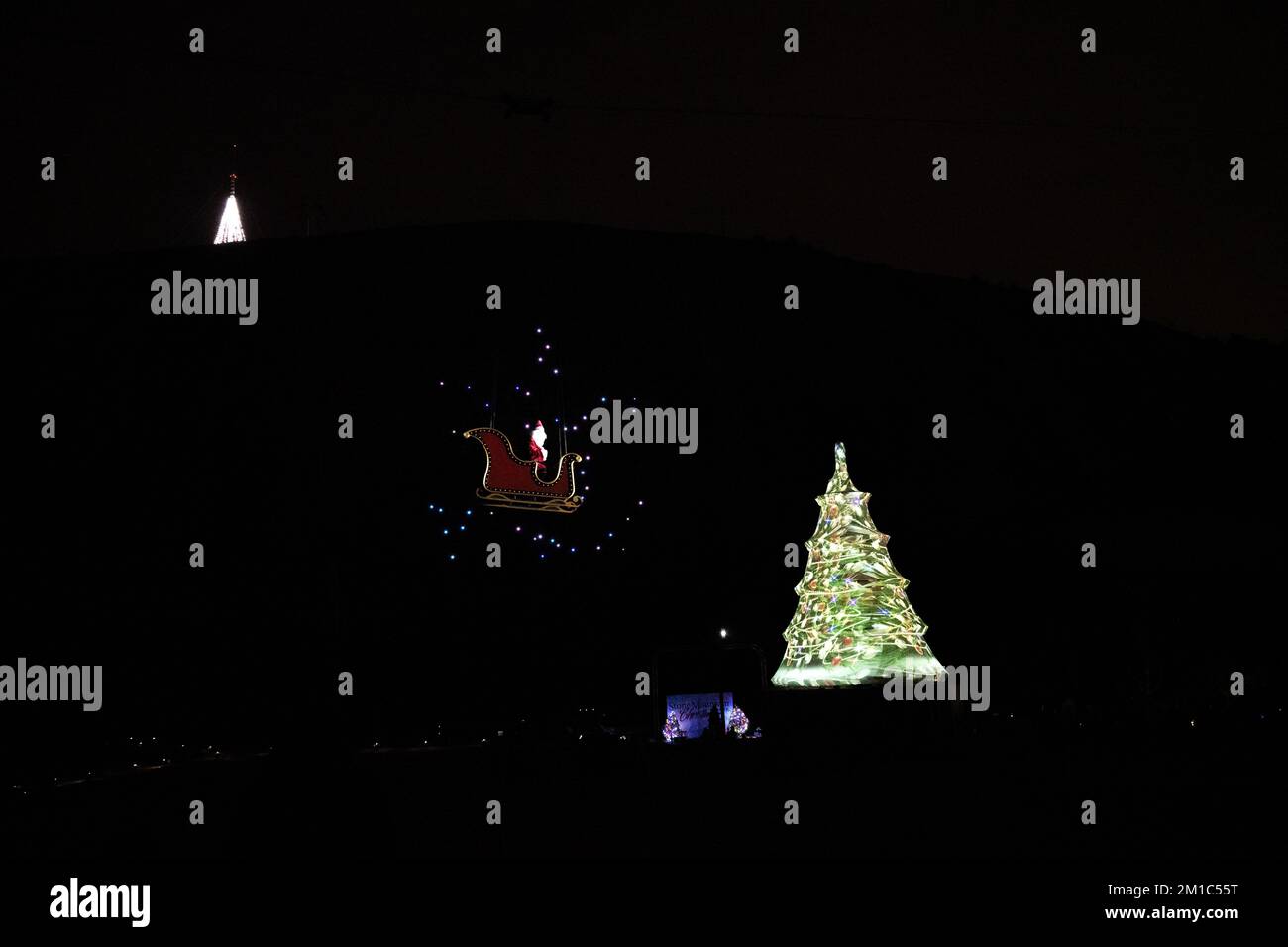 Santa sleigh sky hi-res stock photography and images - Alamy