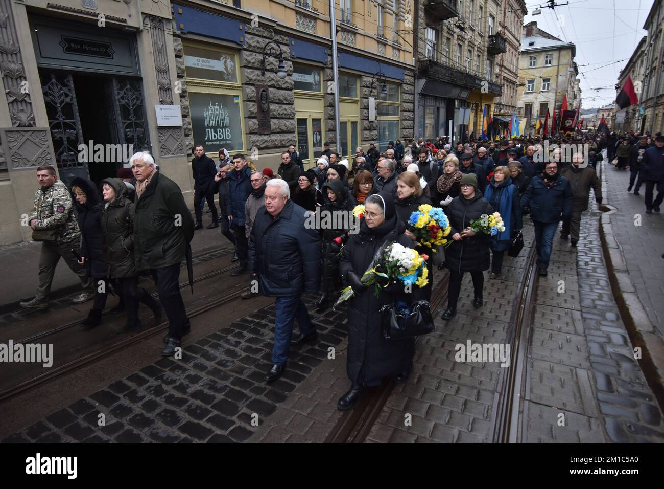 Lviv, Ukraine. 10th Dec, 2022. People follow the funeral cortege during ...