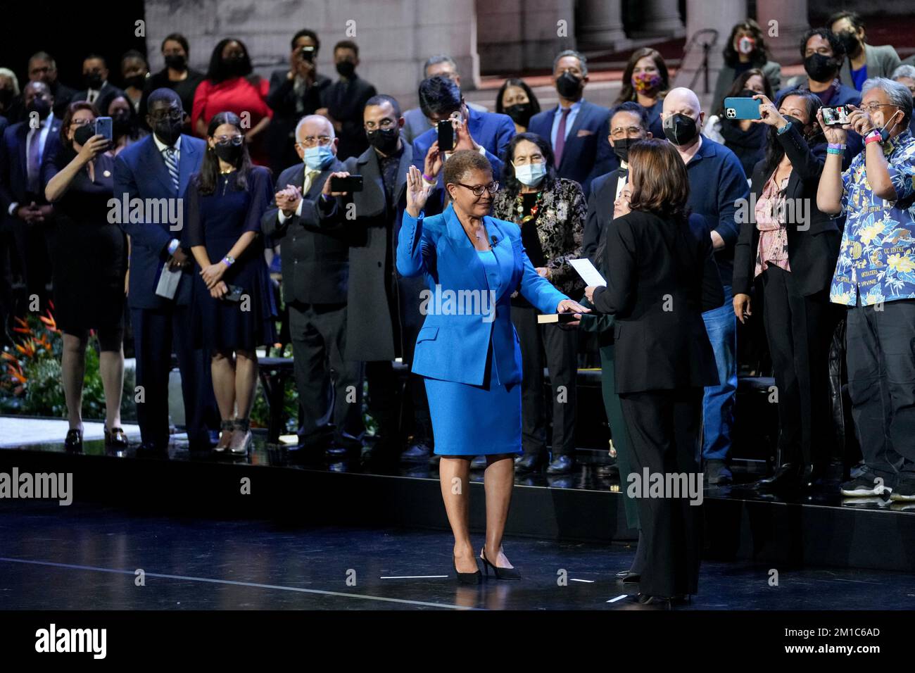 Karen Bass Mayor Of Los Angeles California Is Sworn In By Vice
