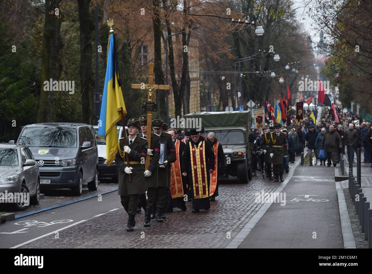 Lviv, Ukraine. 10th Dec, 2022. A funeral cortege moves through the ...