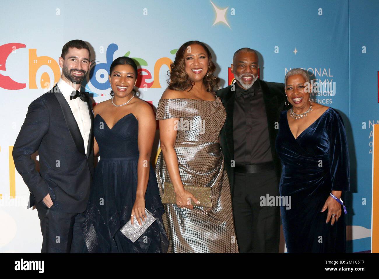 LOS ANGELES - DEC 11: LeVar Burton, Family at the 2022 Childrens and ...