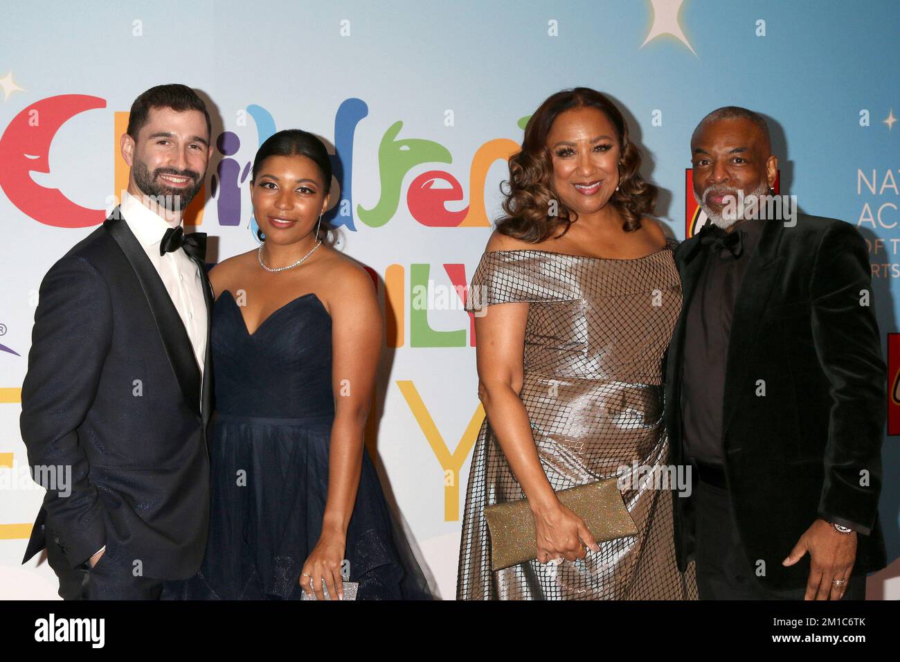 LOS ANGELES - DEC 11: LeVar Burton, Family at the 2022 Childrens and ...