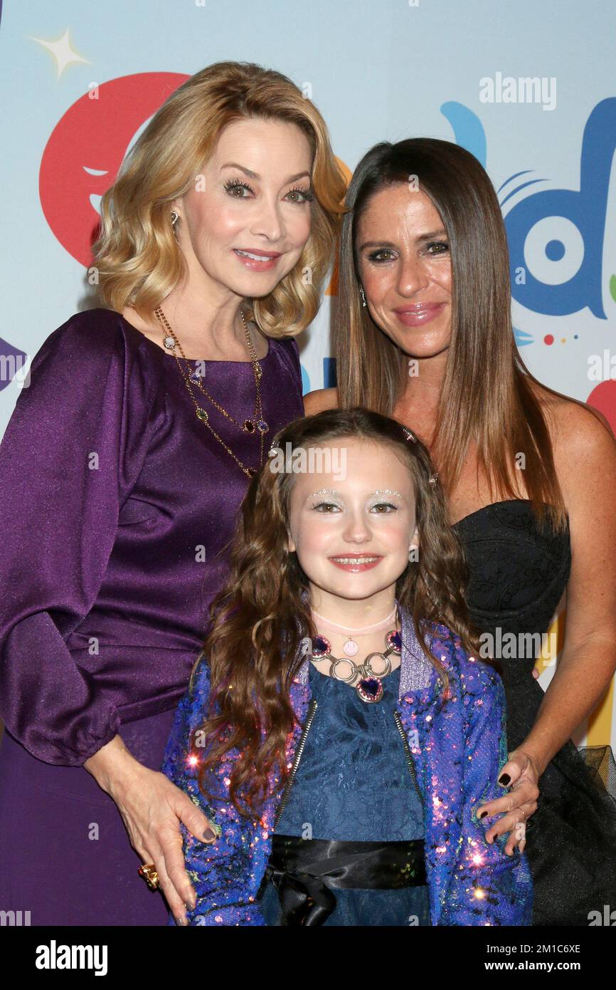LOS ANGELES - DEC 11: Sharon Lawrence, Quinn Annabelle Copeland, Soliel ...