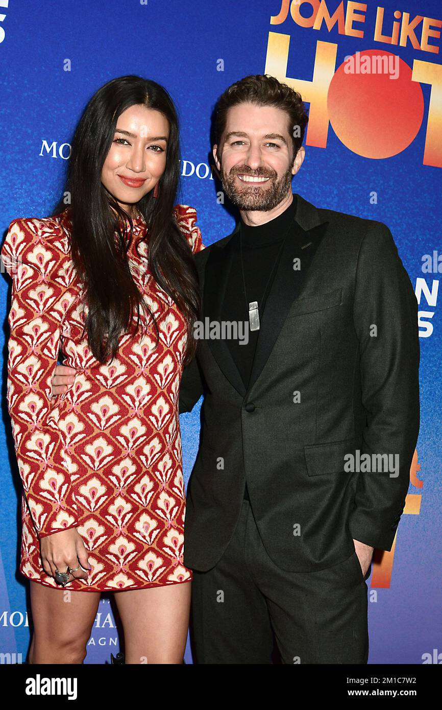Matthew Morrison and wife Renee Puente attend the "Some Like it Hot ...