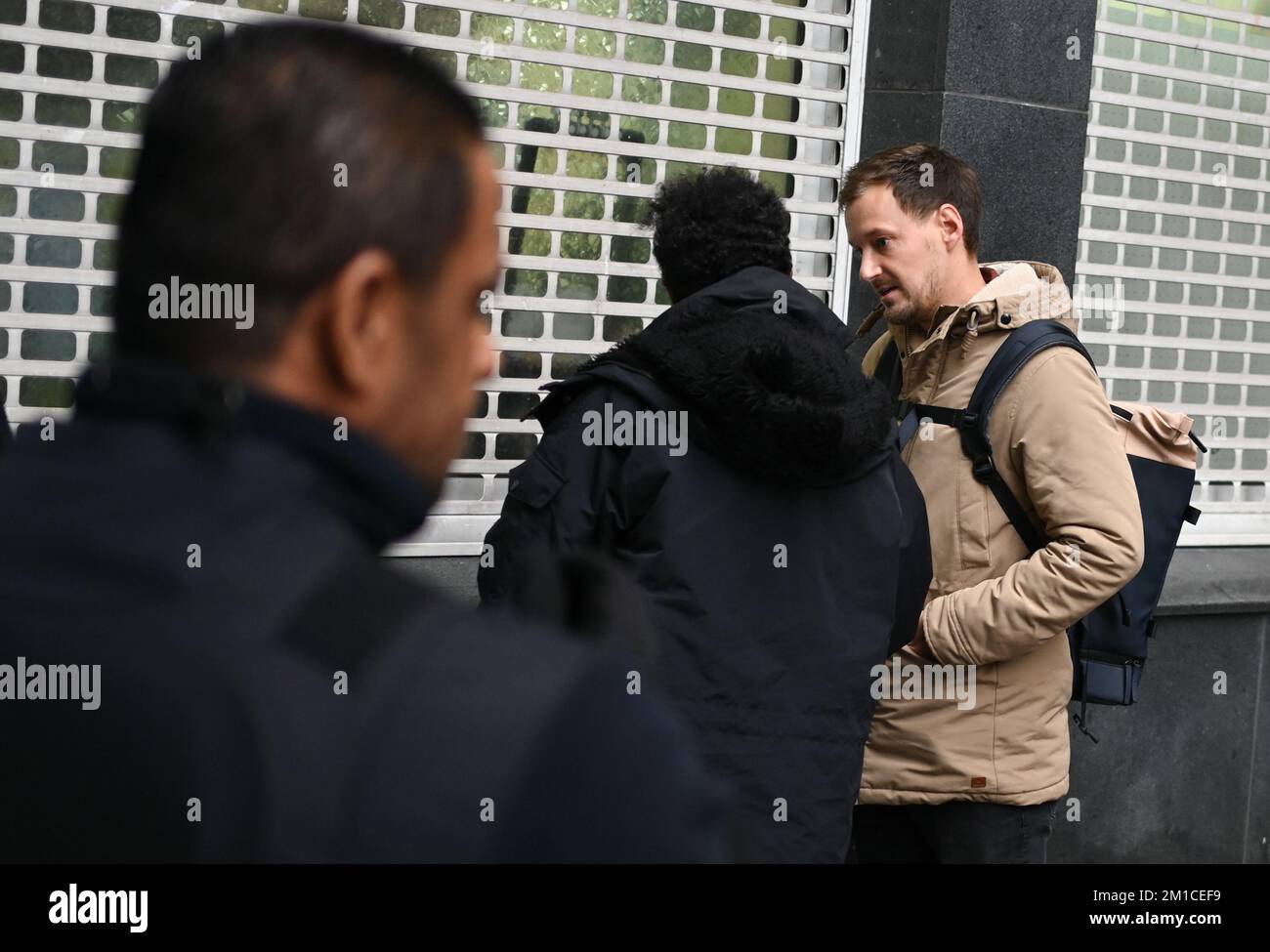 PRODUCTION - 29 November 2022, Hessen, Frankfurt/Main: Police ...