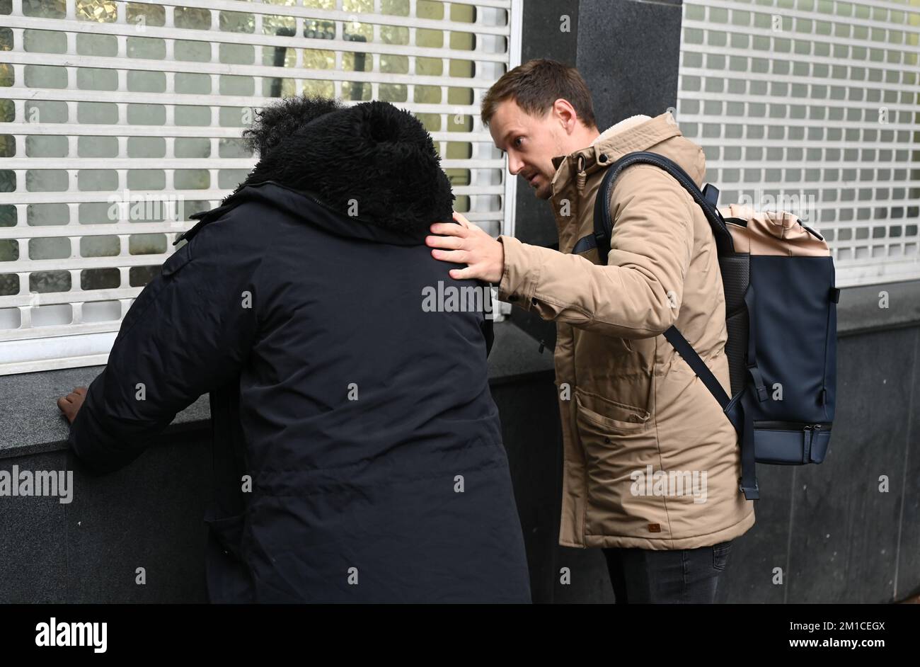 PRODUCTION - 29 November 2022, Hessen, Frankfurt/Main: Police ...
