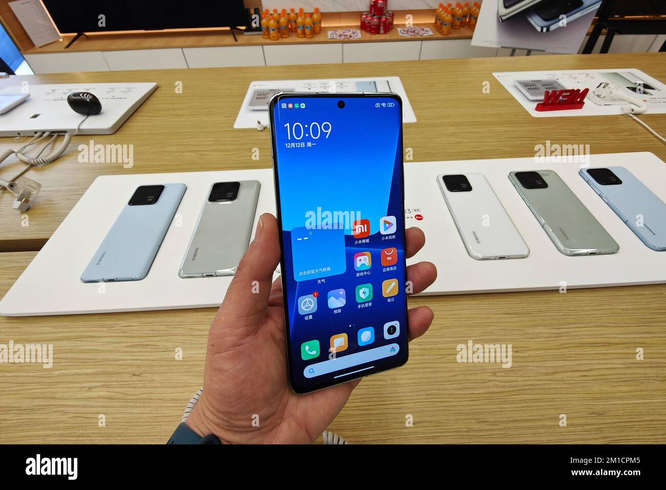 SHANGHAI, CHINA - DECEMBER 13, 2022 - Customers experience Xiaomi's new ...