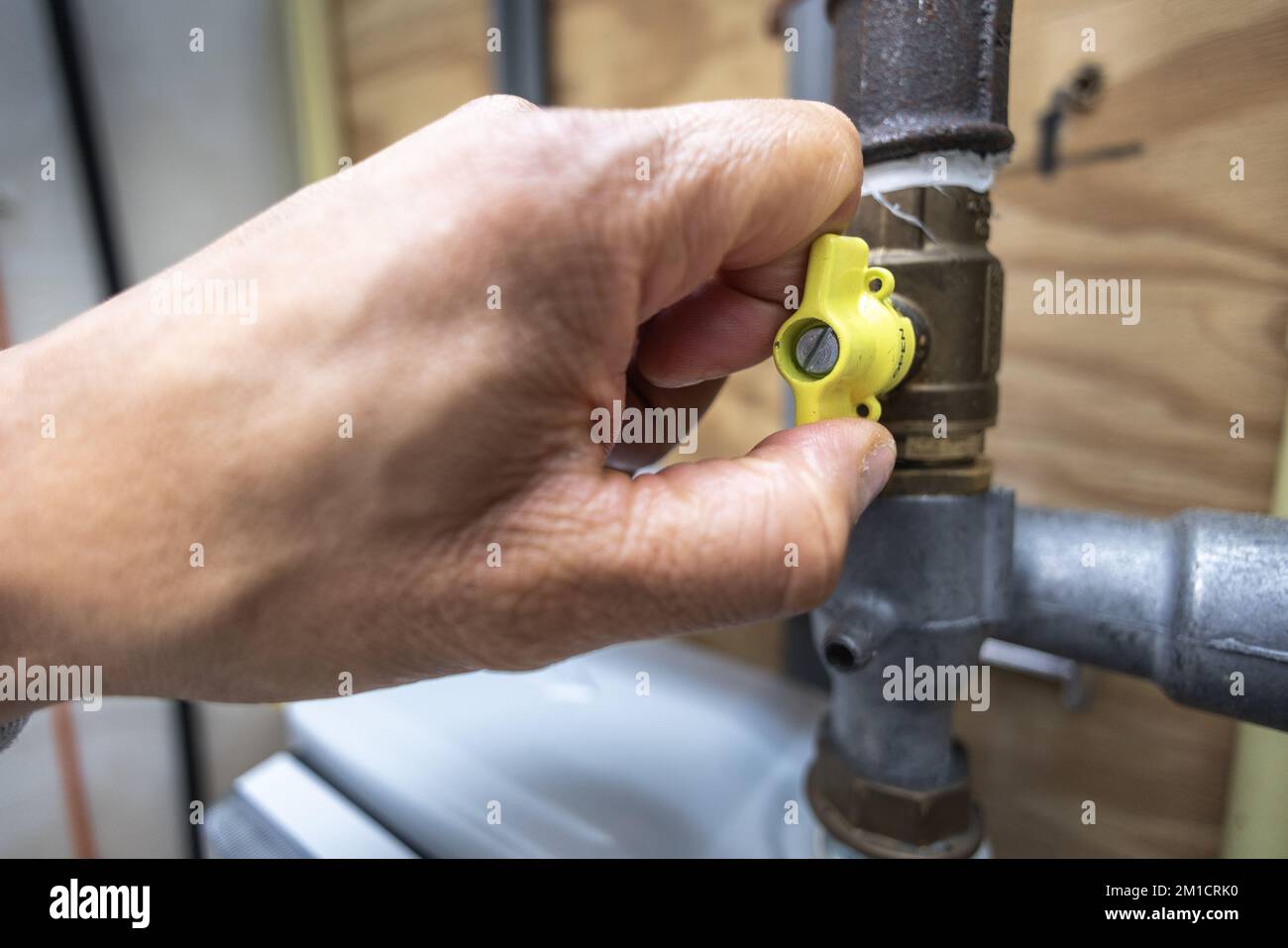 ILLUSTRATIVE - Every household receives a 190 euro discount on energy ...