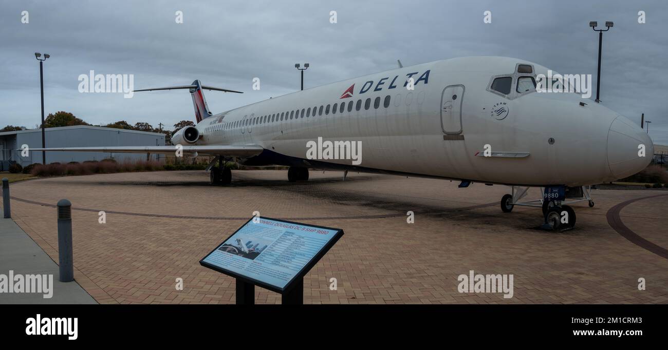 A Delta Airlines' McDonnell Douglas DC-9 Ship 9880 Stock Photo - Alamy