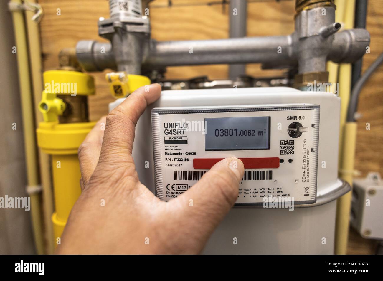 ILLUSTRATIVE - Every household receives a 190 euro discount on energy ...