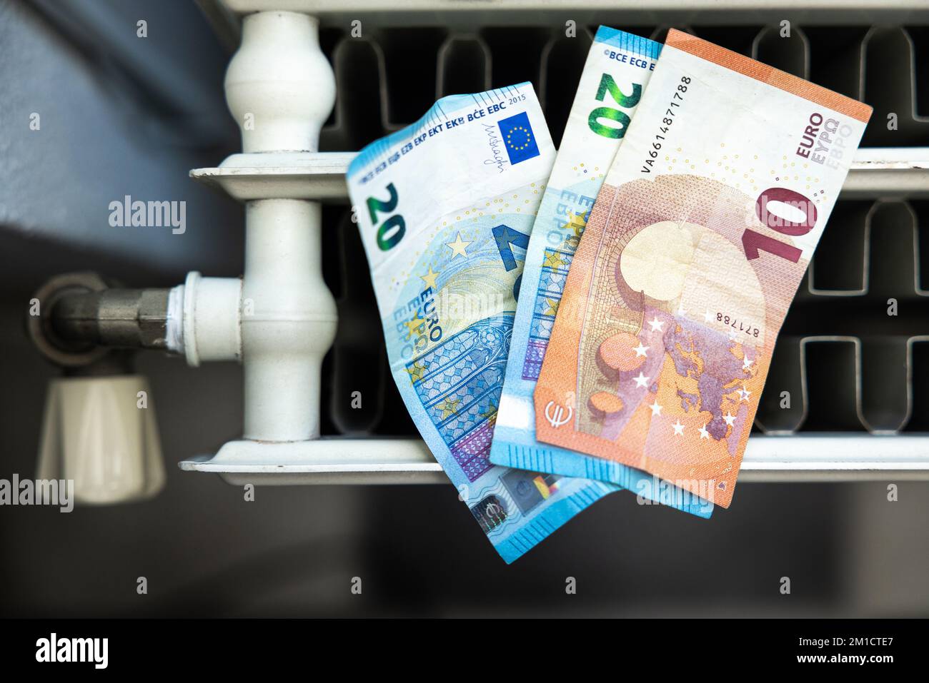 ILLUSTRATIVE - Every household receives a 190 euro discount on energy ...