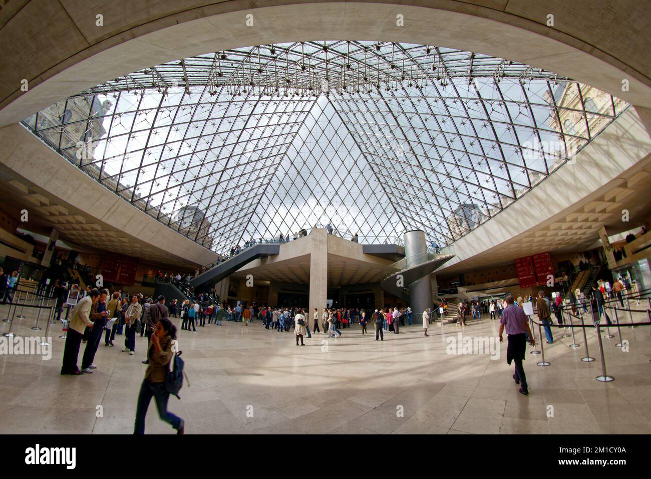 Louvre museum main entrance paris hi-res stock photography and images ...