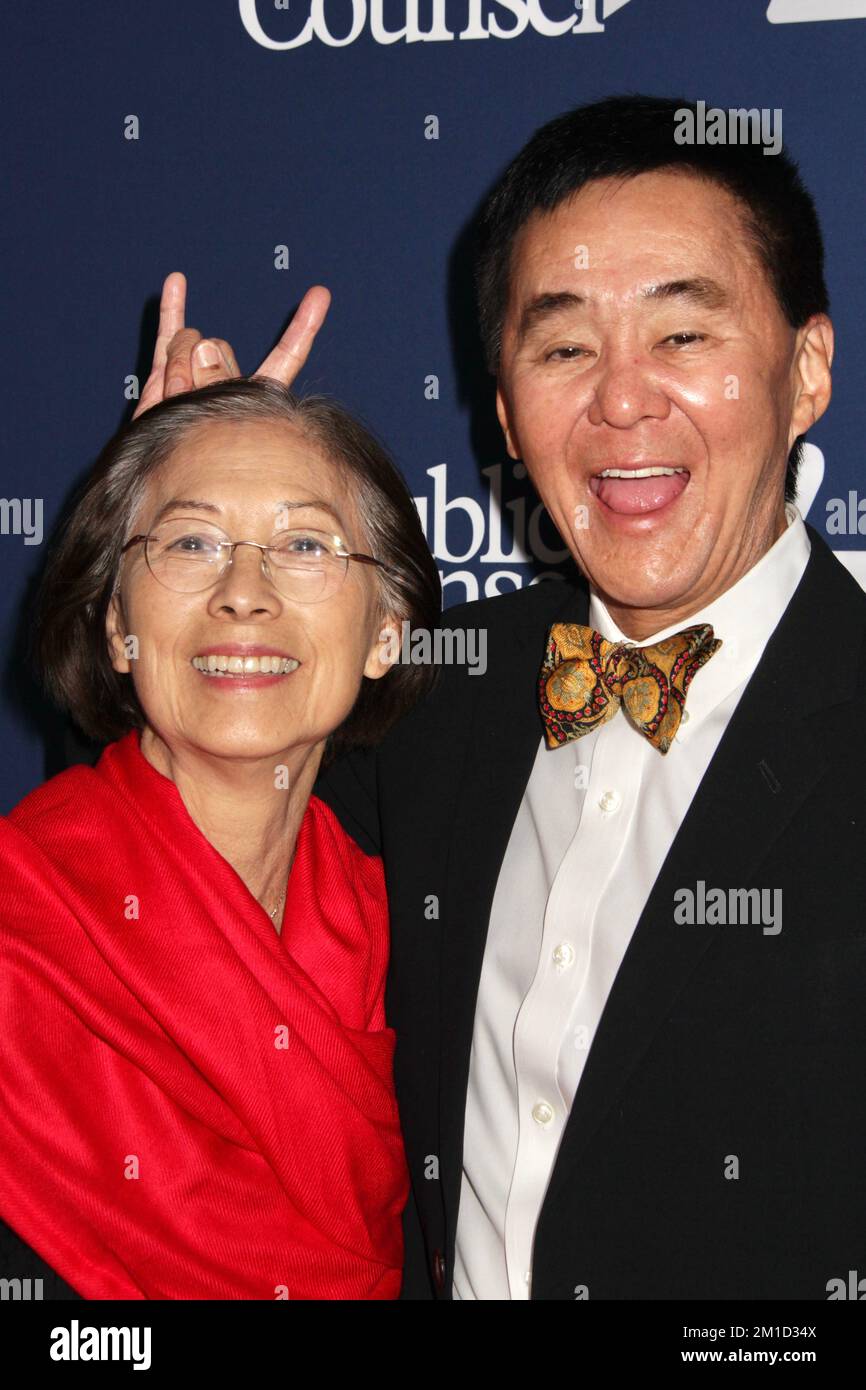 Beverly Hills, USA. 11th Dec, 2022. Morgan Chu, Helen Wong Chu 12/11 ...