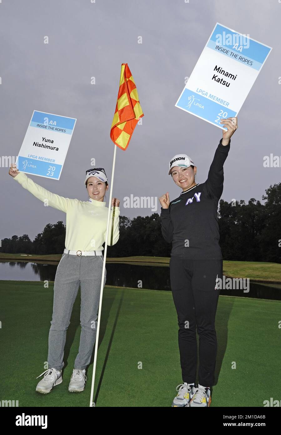 Japanese golfers Minami Katsu (R) and Yuna Nishimura pose for photos on ...