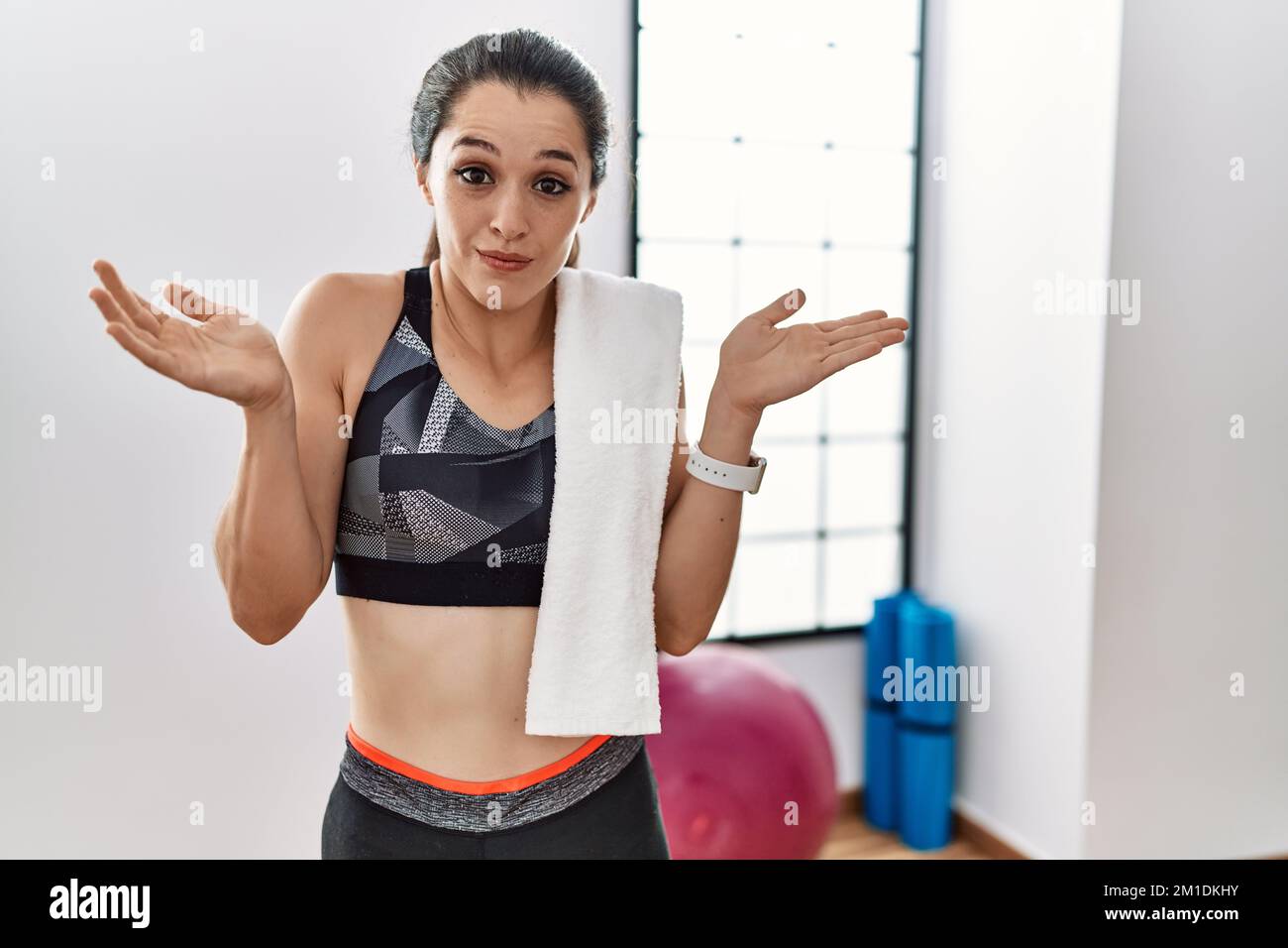 Woman puzzled gym hi-res stock photography and images - Alamy
