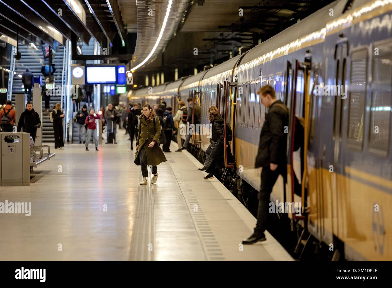 Long train at the station hi-res stock photography and images - Alamy