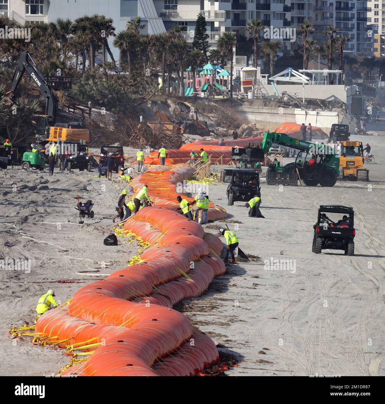 Installation continues of the tiger dam by the Florida Division of ...