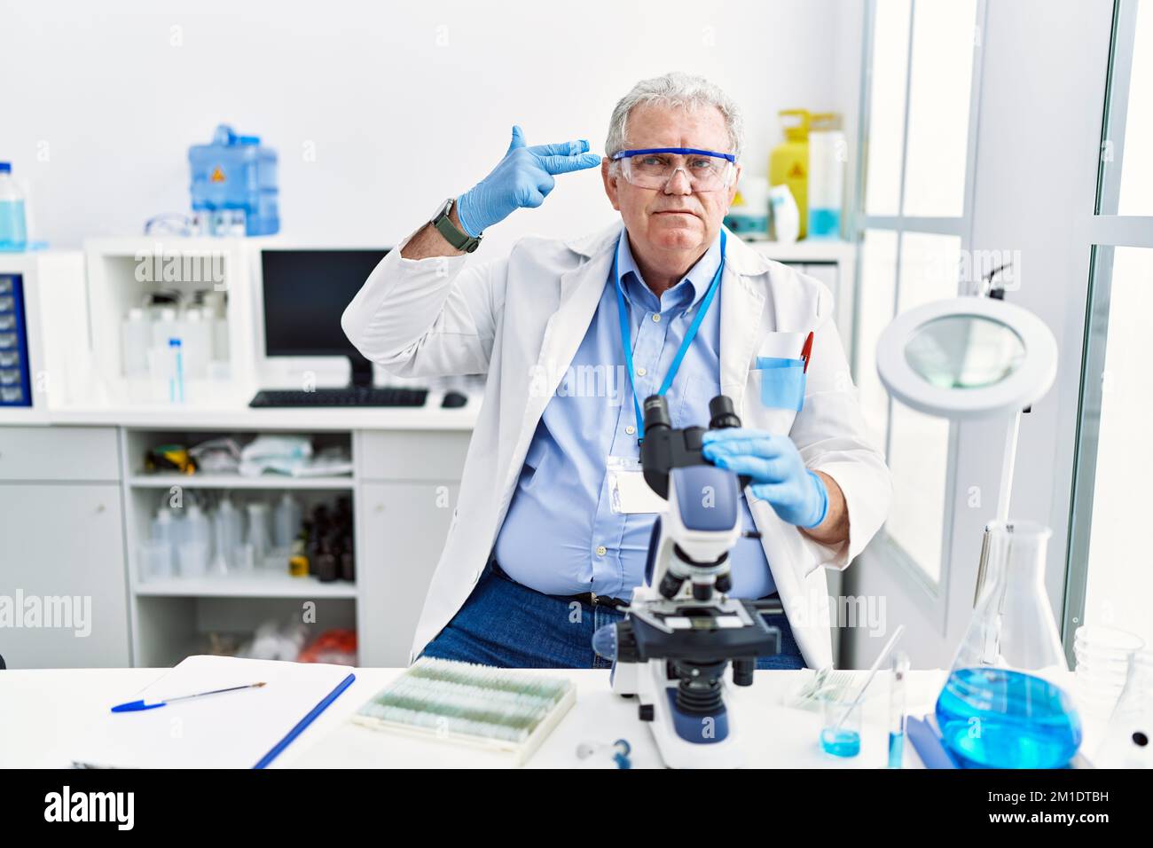 Experiment failure lab research hand hi-res stock photography and ...