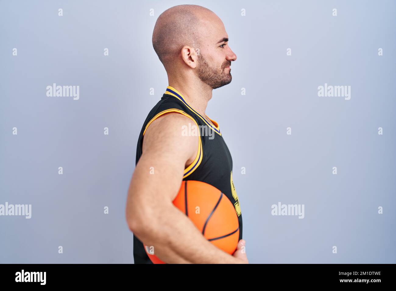 Basketball player pose smiling uniform hi-res stock photography and ...