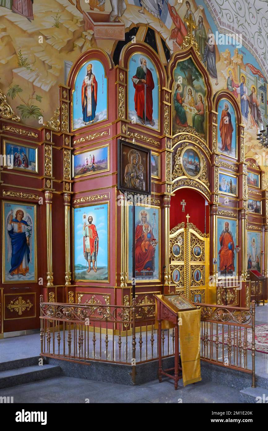 Russian Orthodox cathedral of the Holy Resurrection, Iconostasis ...