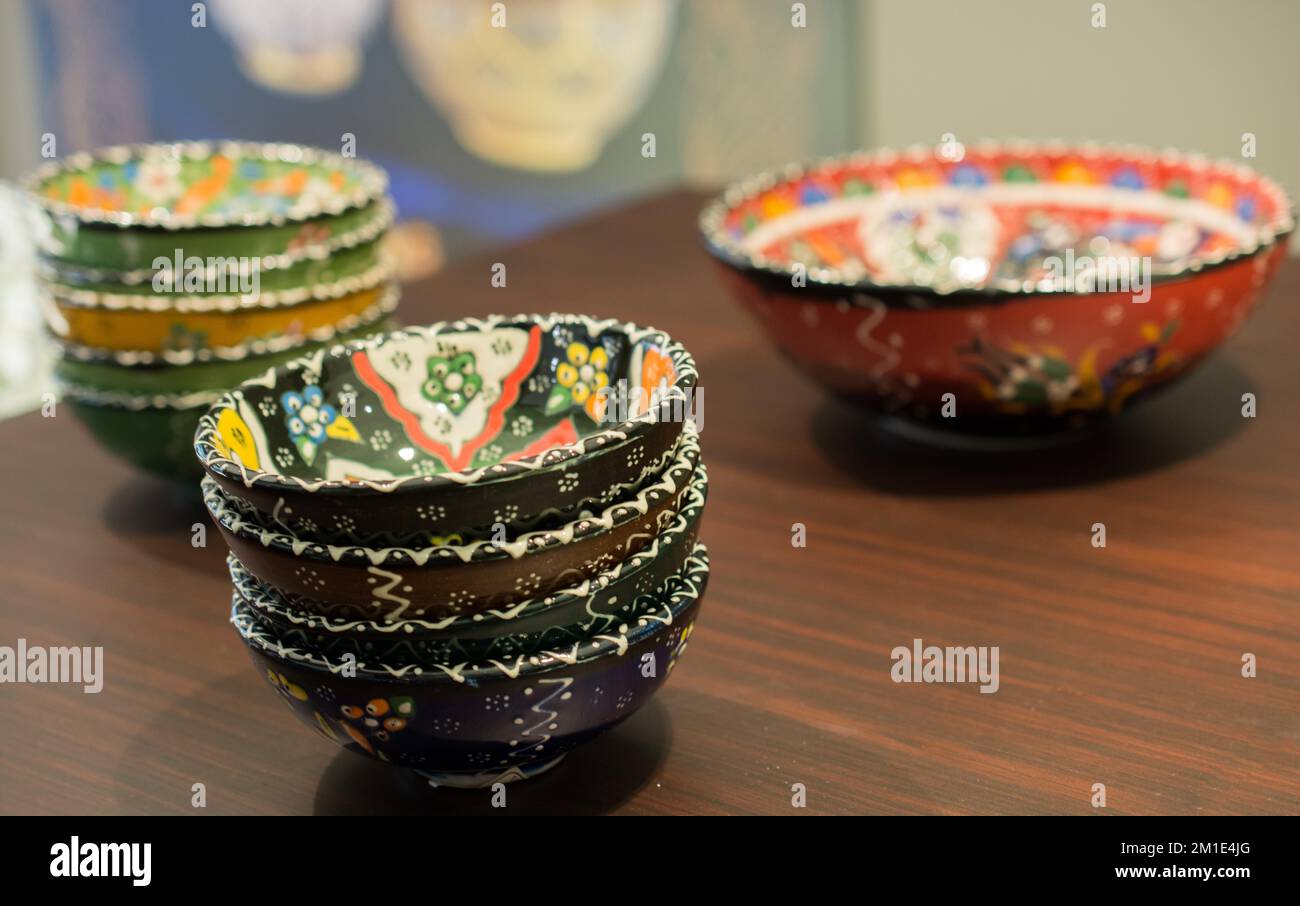 Traditional Turkish ceramic pottery items in bazaar Stock Photo - Alamy