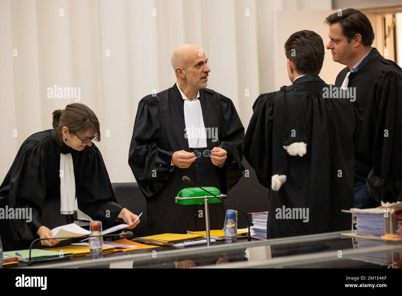 Lawyer John Maes (C) pictured during the first day of the assizes trial ...