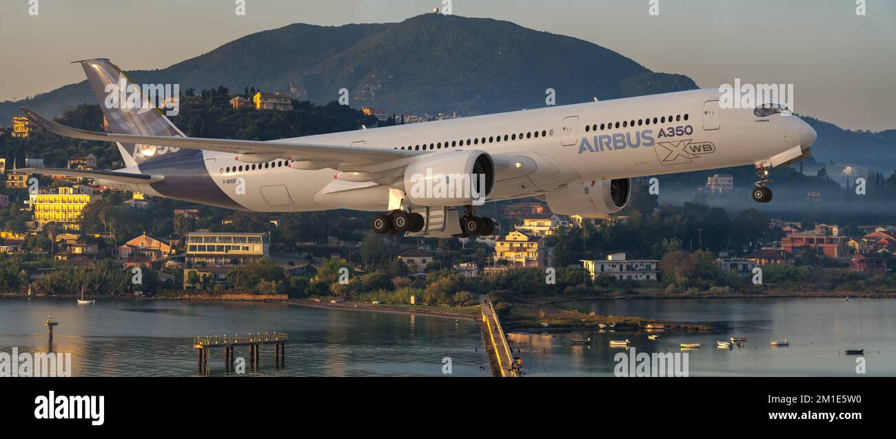 Airbus a350 flight demonstration hi-res stock photography and images ...