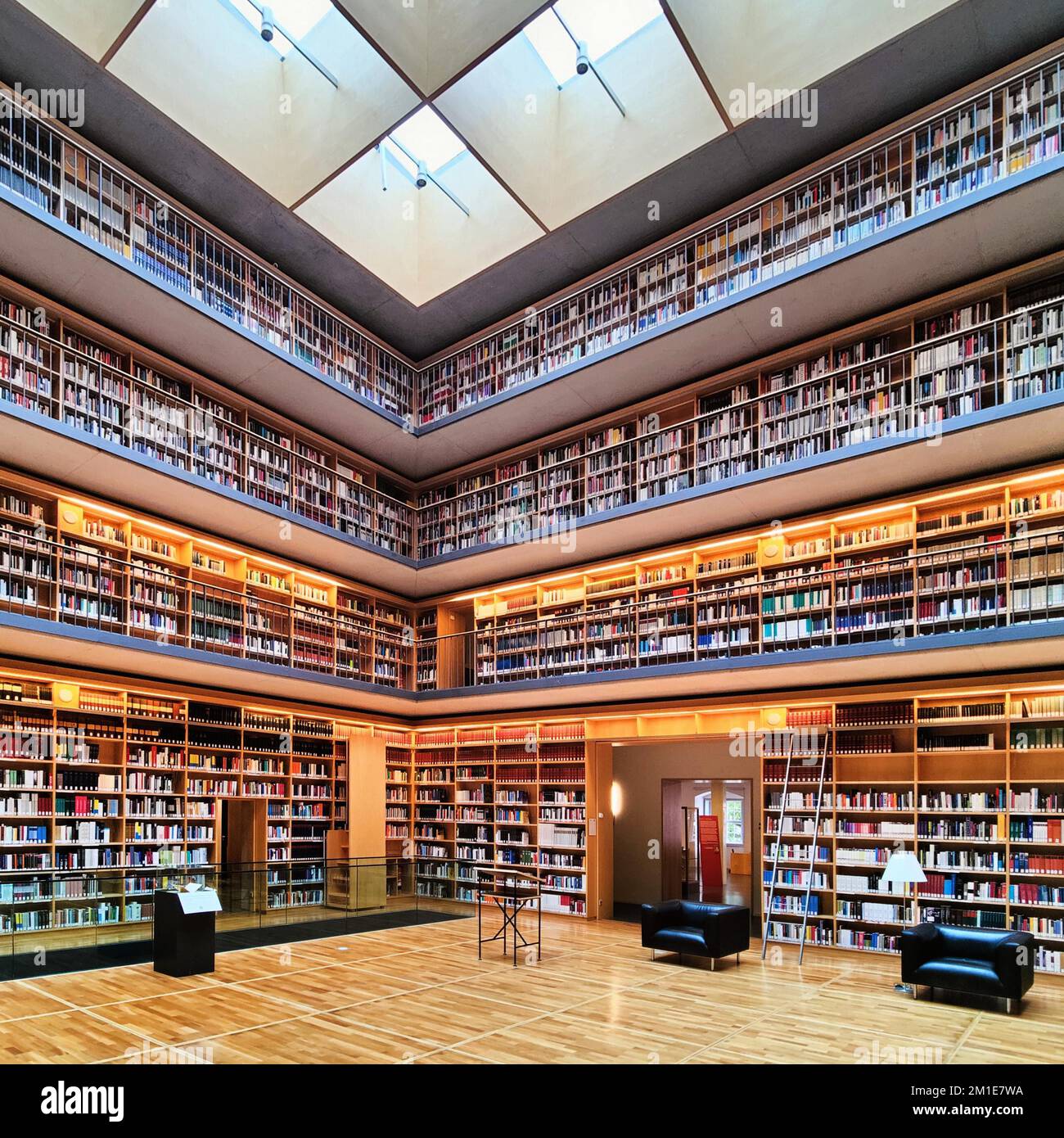 Extension cube hi-res stock photography and images - Alamy