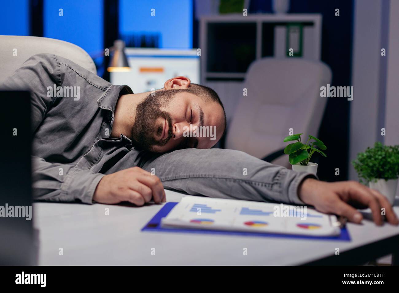Workplace napping hi-res stock photography and images - Alamy