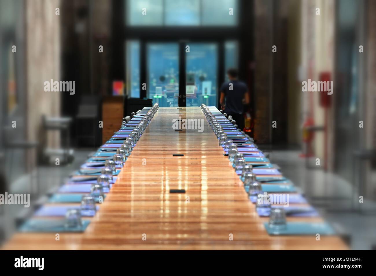 Long narrow table hi-res stock photography and images - Alamy