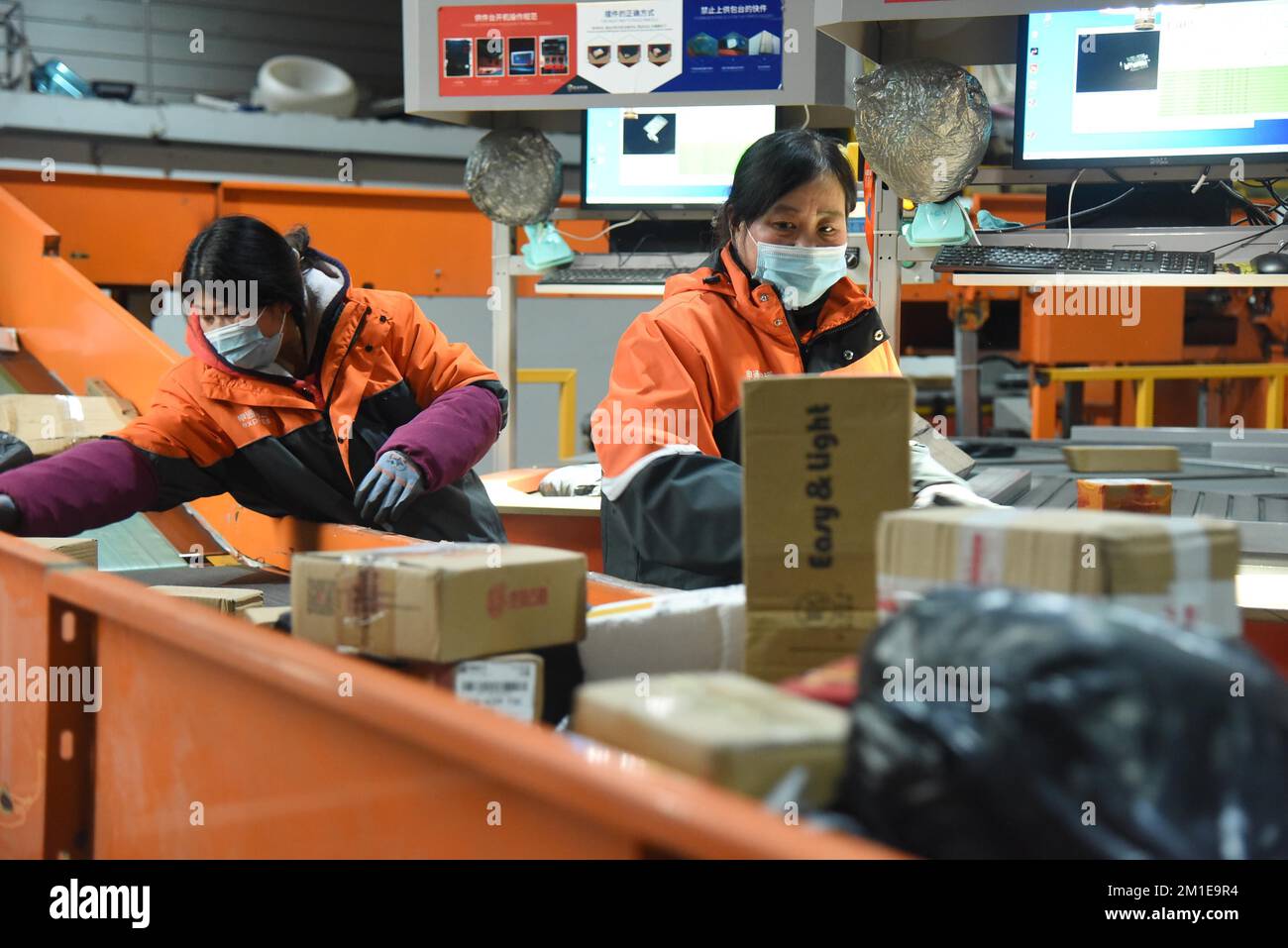 During the double 12 shopping carnival, workers are sorting express ...
