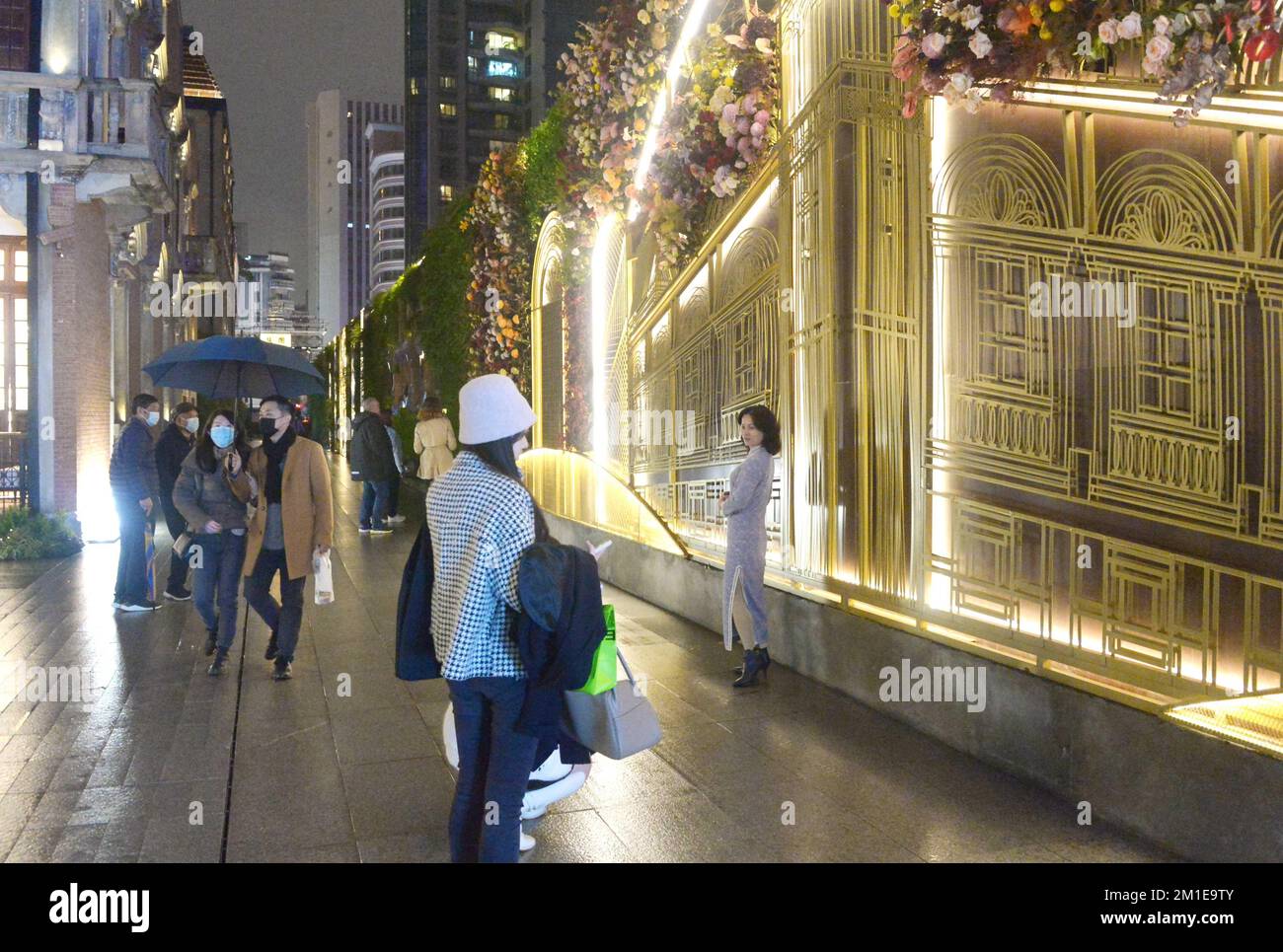 Zhangyuan's light displays at night attract citizens to visit and take ...