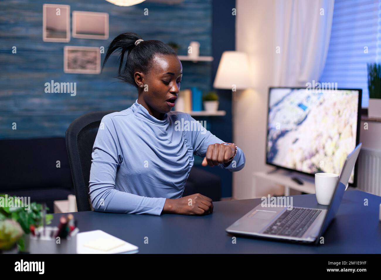 Woman checking clock office hi-res stock photography and images - Alamy