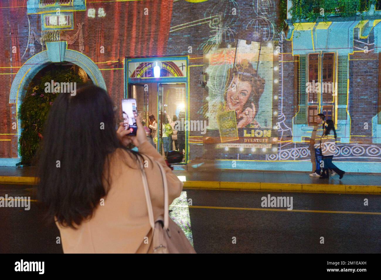 Zhangyuan's light displays at night attract citizens to visit and take ...