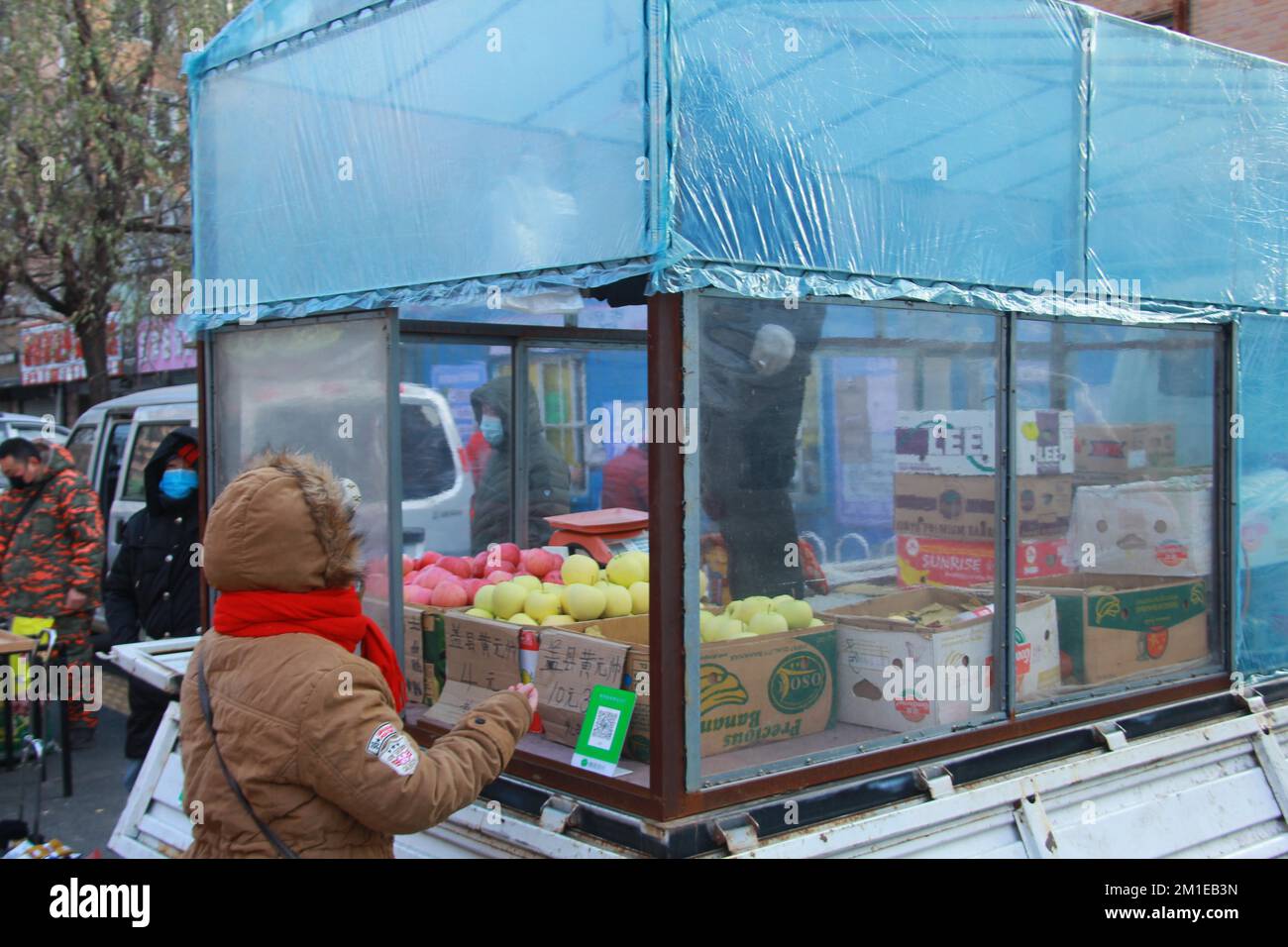 The bustling scene of the Qigong morning market in Tiexi District ...