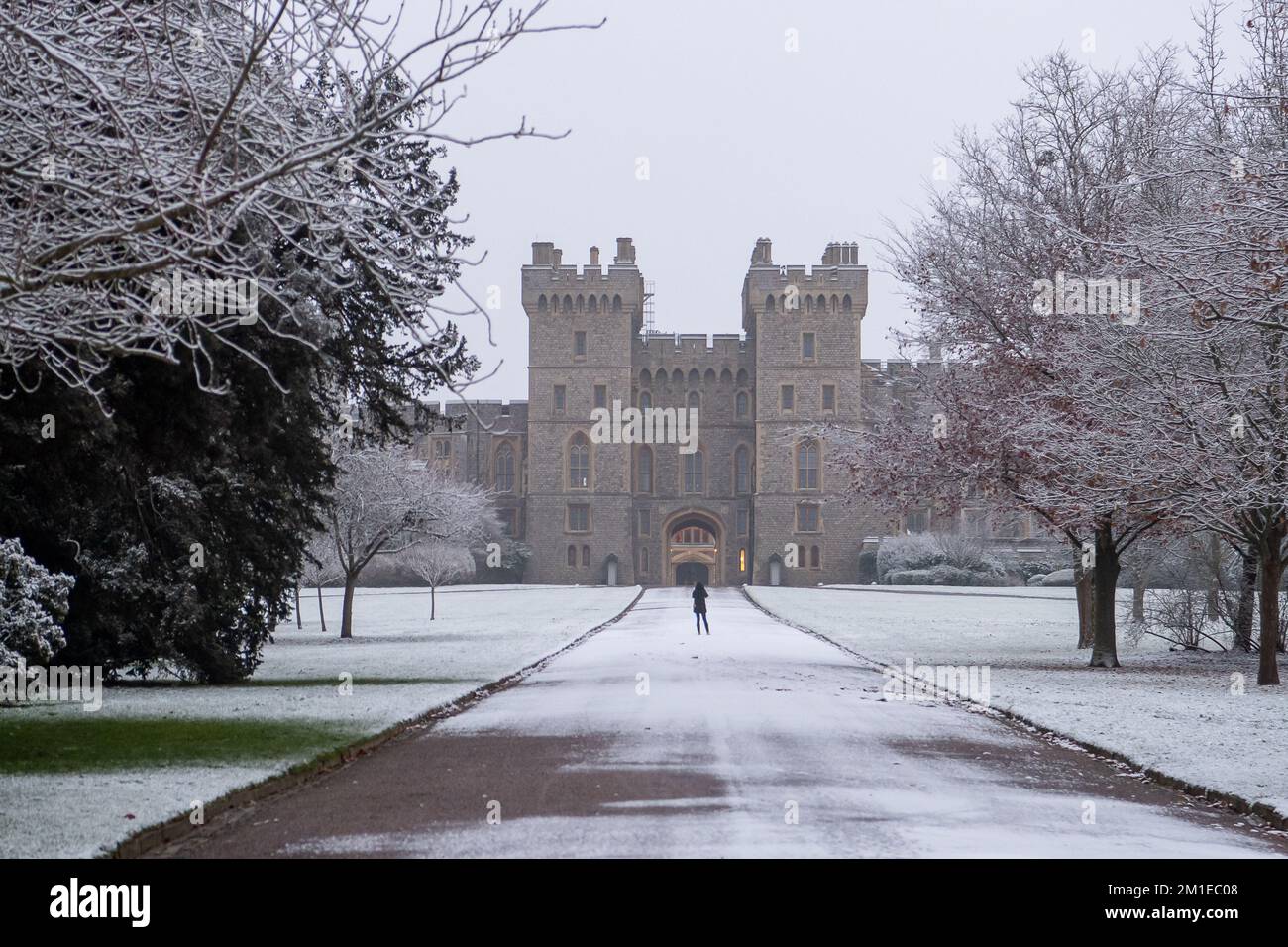 Windsor, Berkshire, UK. 12th December, 2022. There was a light dusting ...