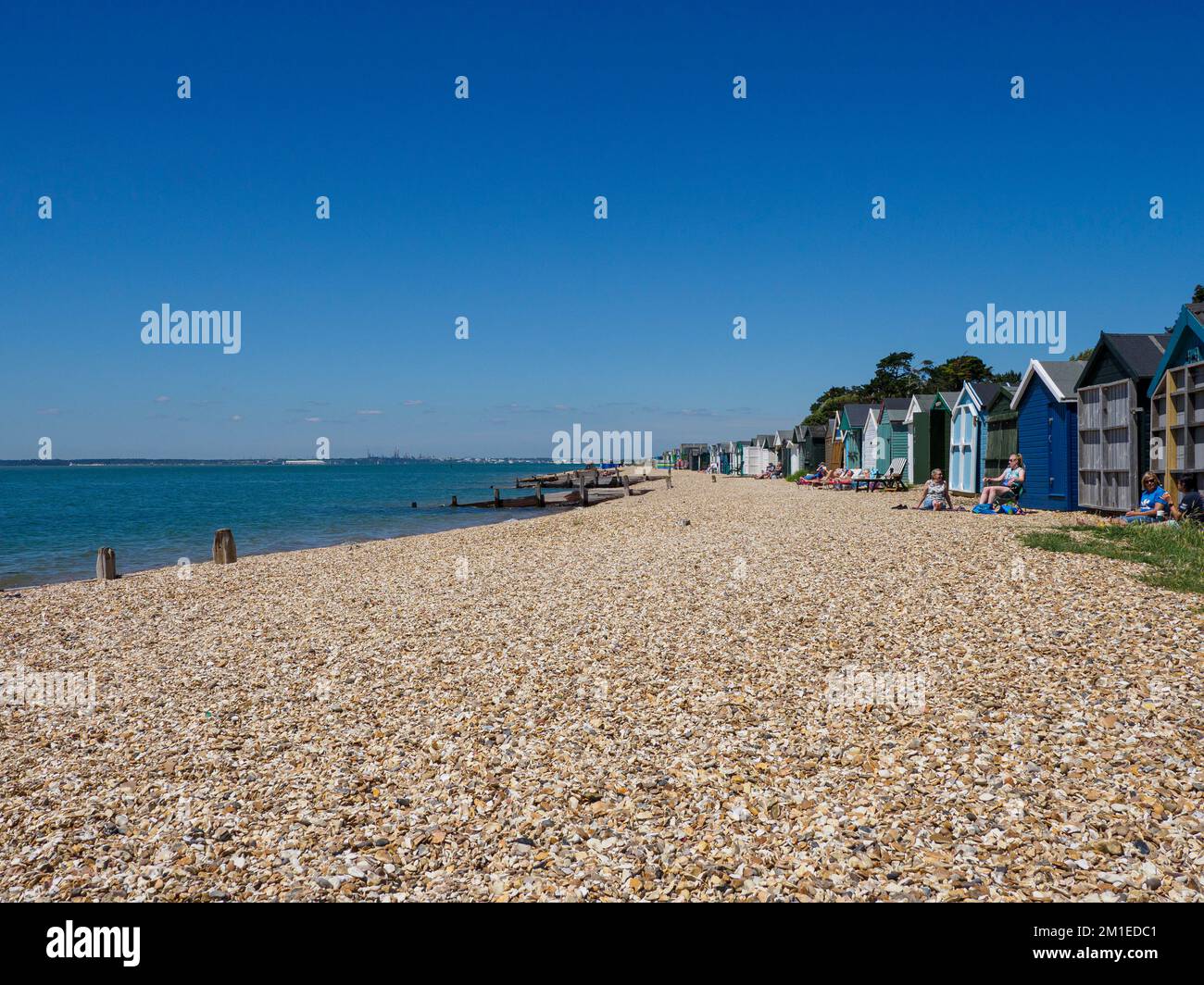 Groynes on shingle beach hi-res stock photography and images - Alamy