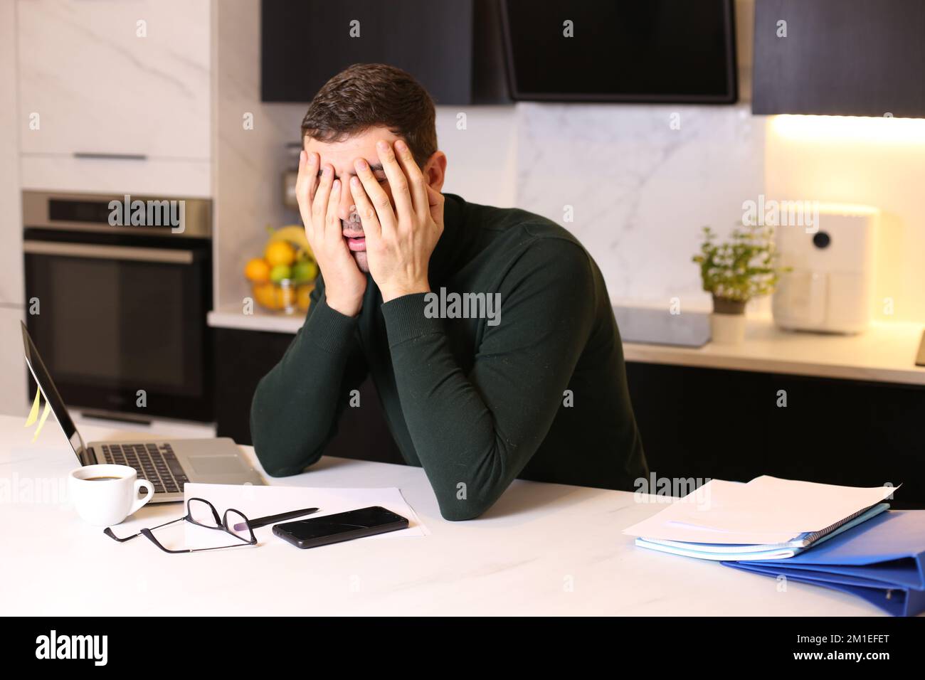 Employee office frustrated sad hi-res stock photography and images - Alamy
