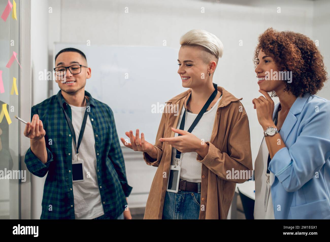 Office worker sharing ideas with his coworkers at the meeting Stock ...