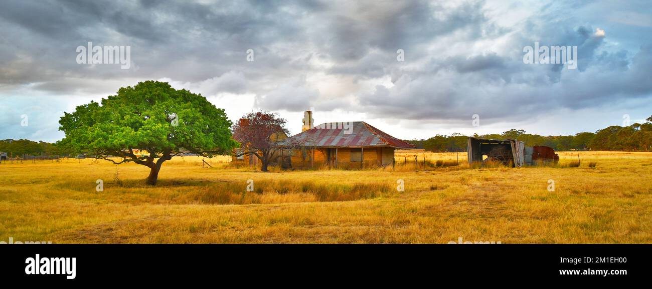 Lone farmhouse in dramatic landscape hi-res stock photography and ...