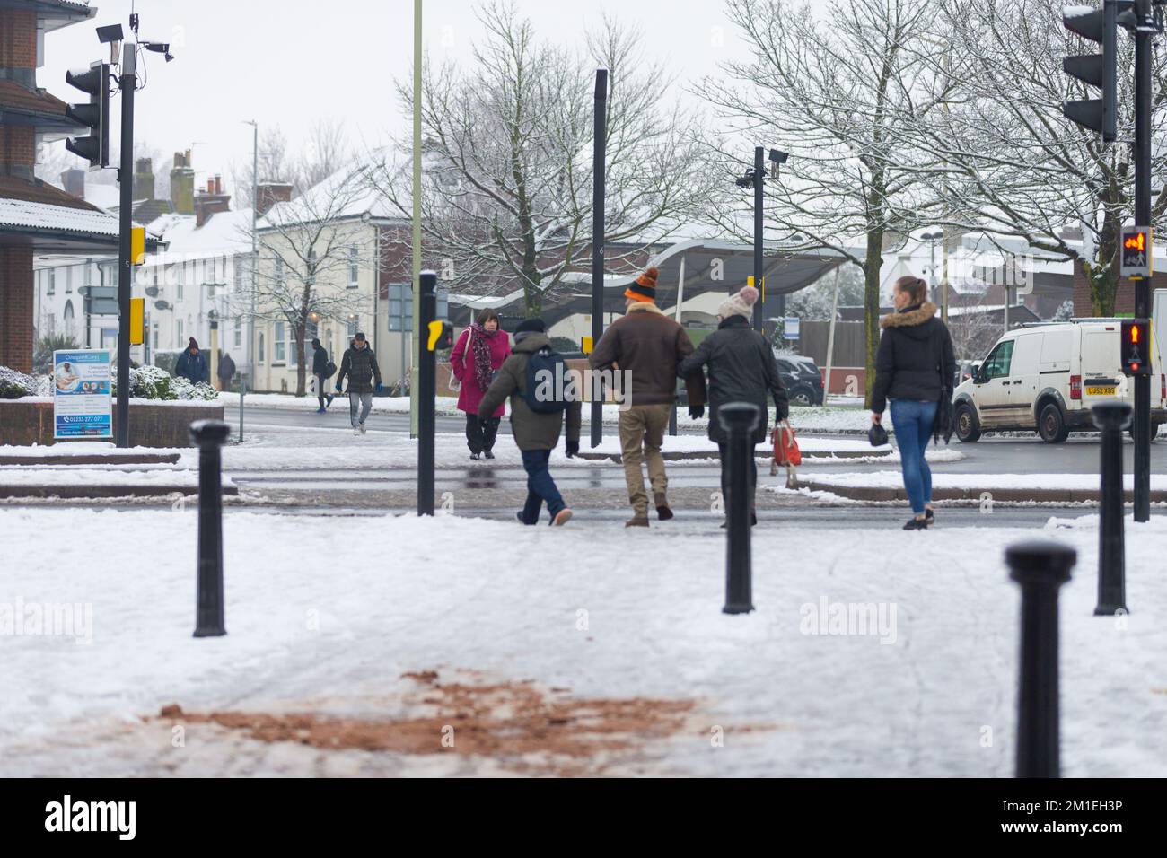 Ashford, Kent, UK. 12th Dec, 2022. UK Weather: Treacherous walking ...