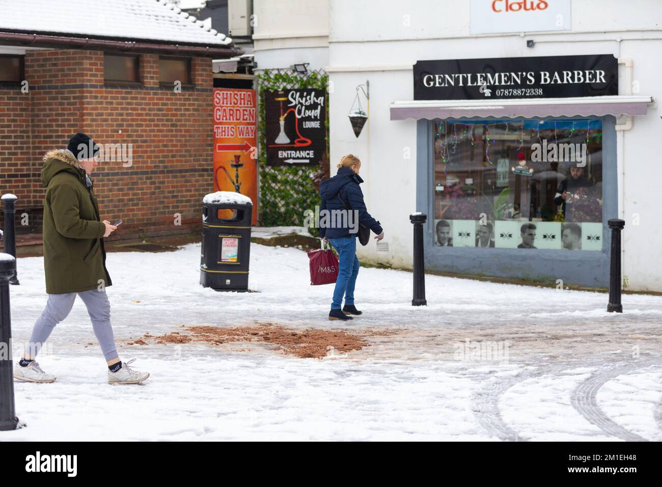 Ashford, Kent, UK. 12th Dec, 2022. UK Weather: Treacherous walking ...