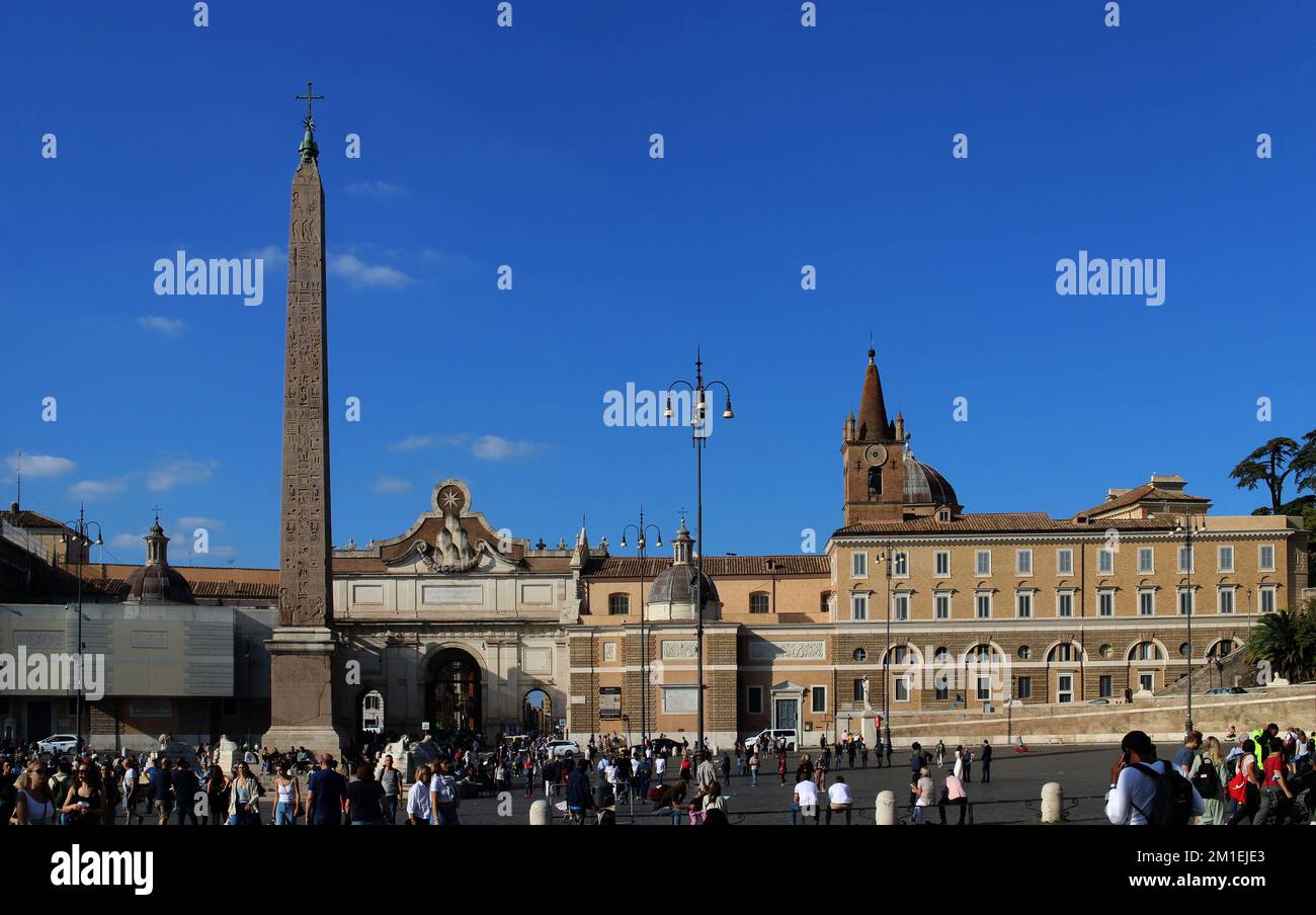 Romes grand monuments hi-res stock photography and images - Alamy