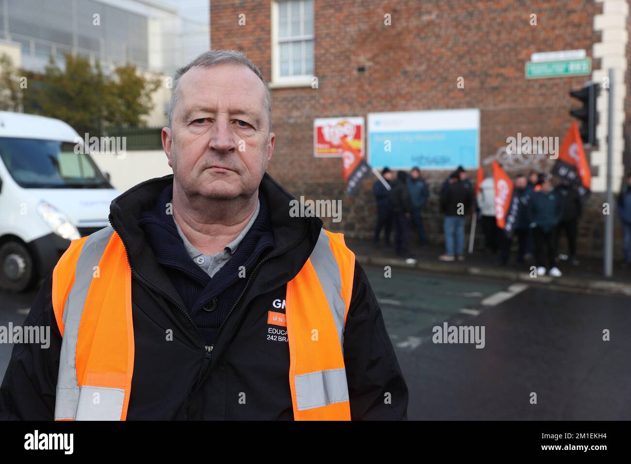 Peter Macklin, GMB official joins members at a 24 hour strike outside ...