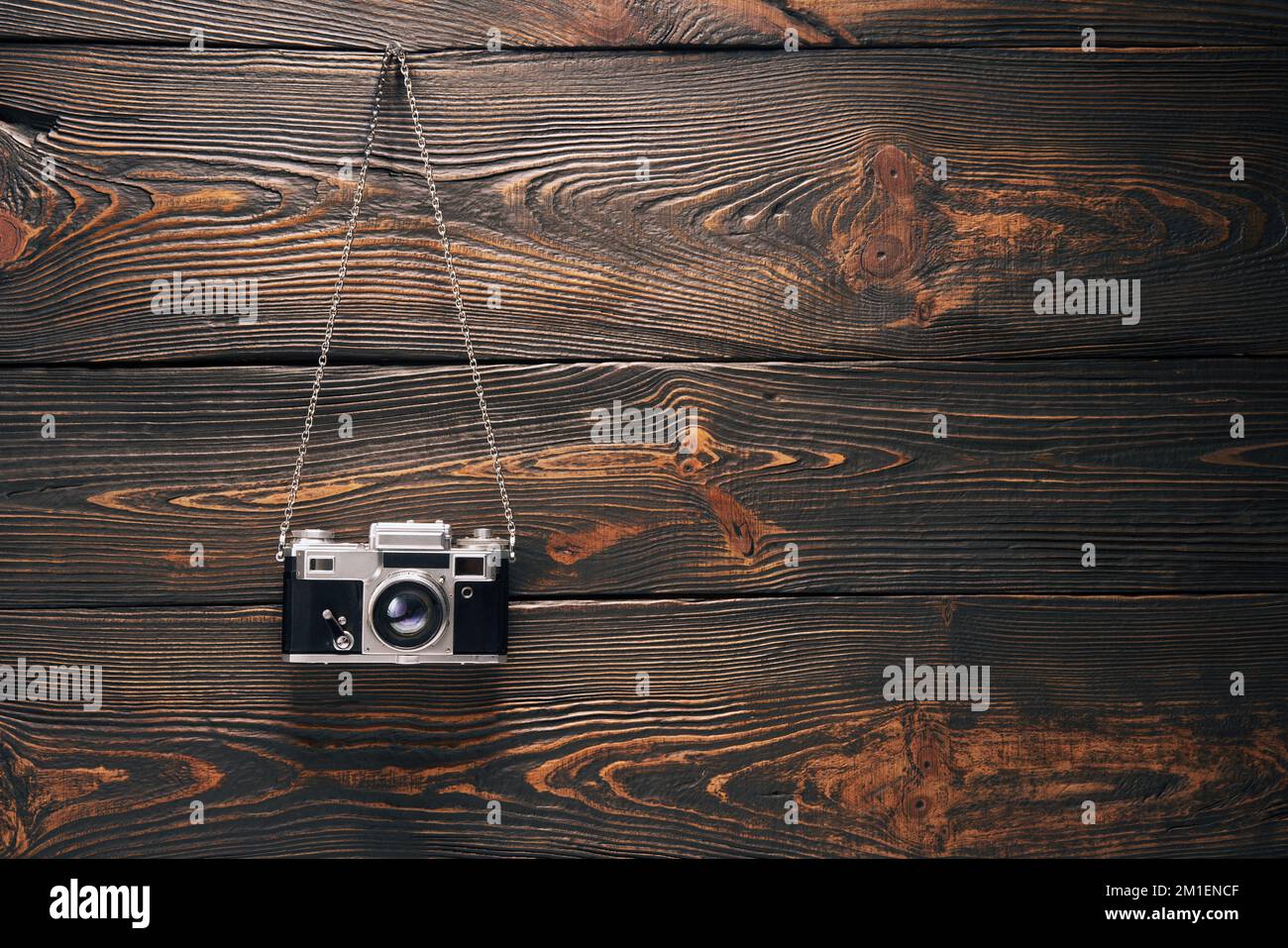 Old camera over wooden hi-res stock photography and images - Alamy