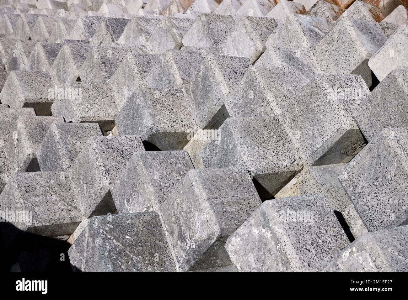 X-blocks – square wave-dissipating concrete blocks (breakwater armor ...
