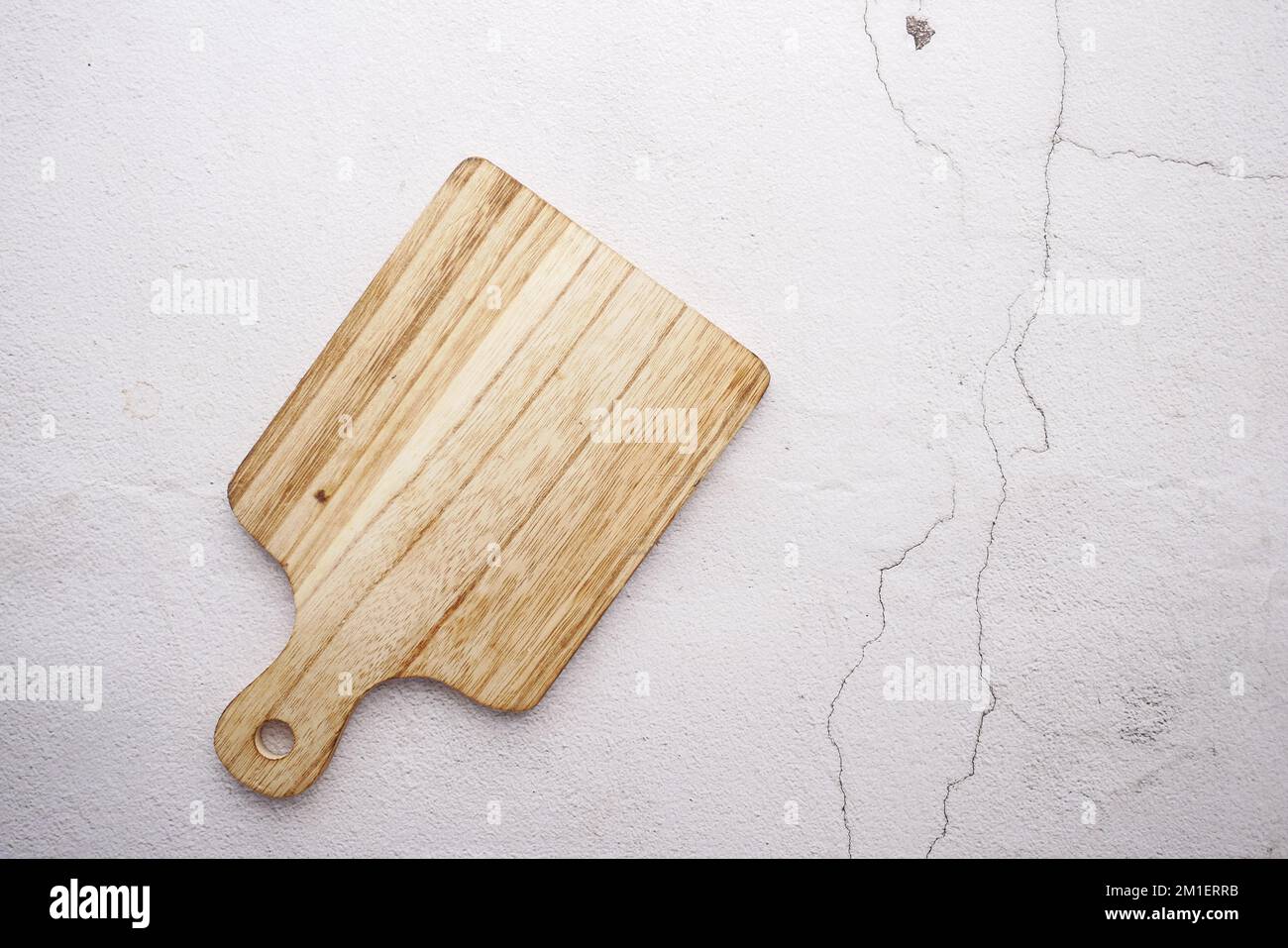 wooden chopping board on white background top down Stock Photo - Alamy