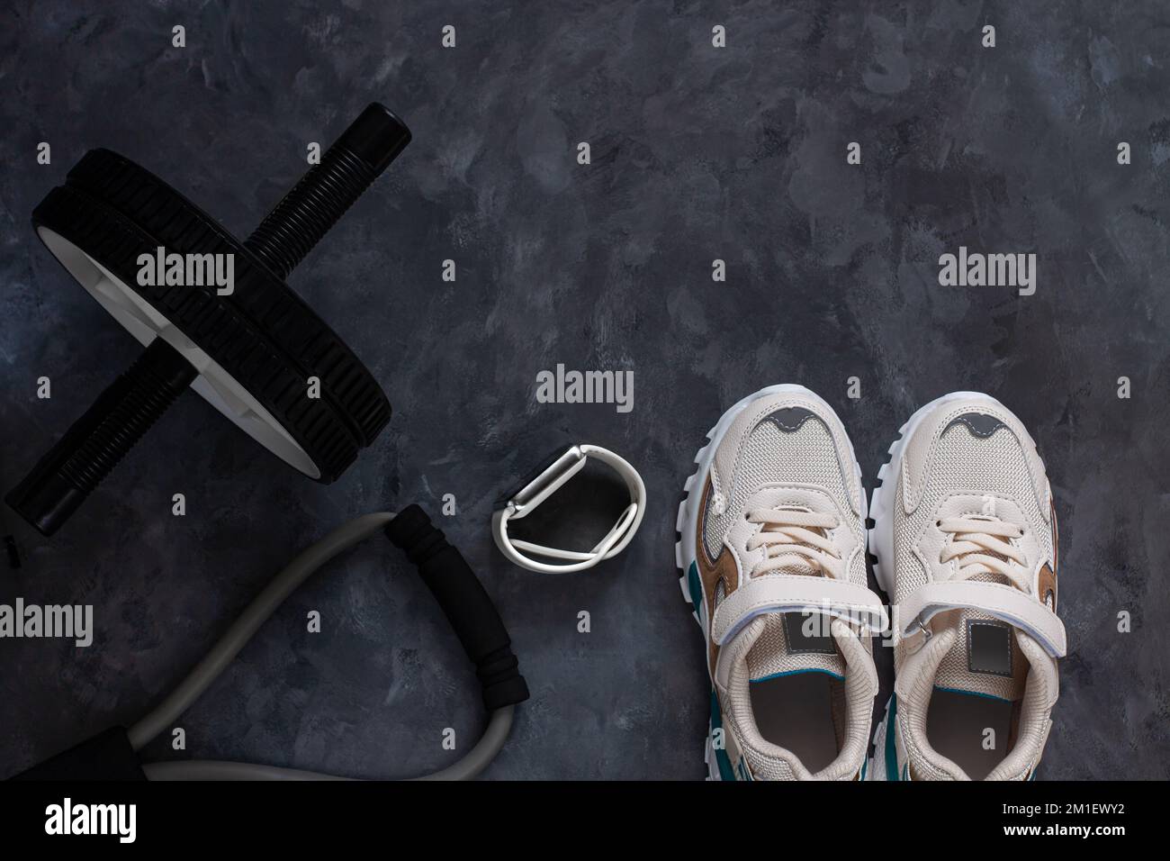 Chest expander exercise hi-res stock photography and images - Alamy